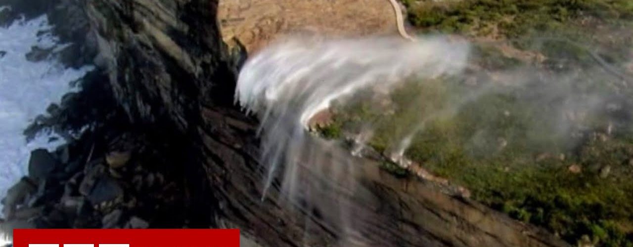 Stunning 'reverse waterfall' filmed near Sydney - BBC News - World News