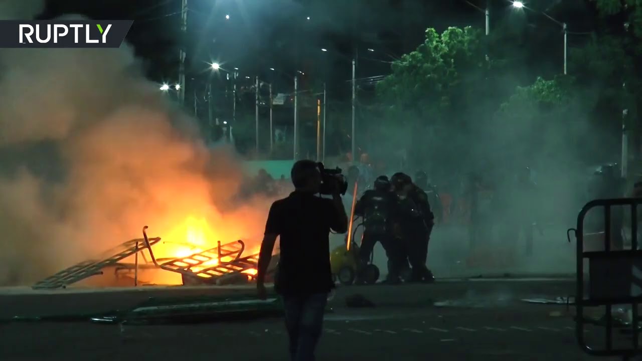 Nationwide riots | Colombian protesters clash with police over killing ...