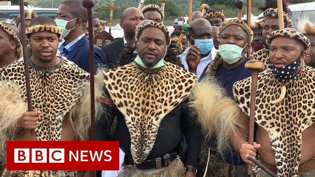 New Zulu king crowned in South Africa despite family feud - BBC News ...