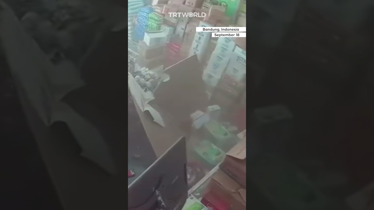 Grocery store rocked by earthquake in Indonesia - World News