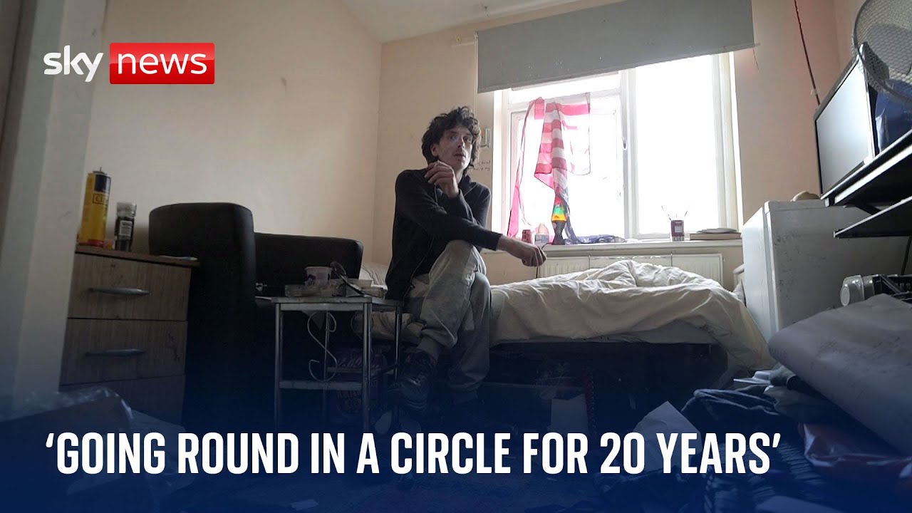 The reality of moving from the streets into a hostel - World News
