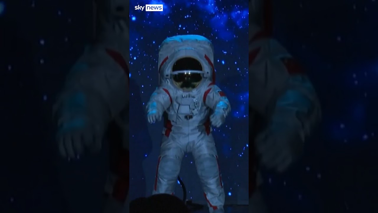 China reveals space suit for moon landing - World News