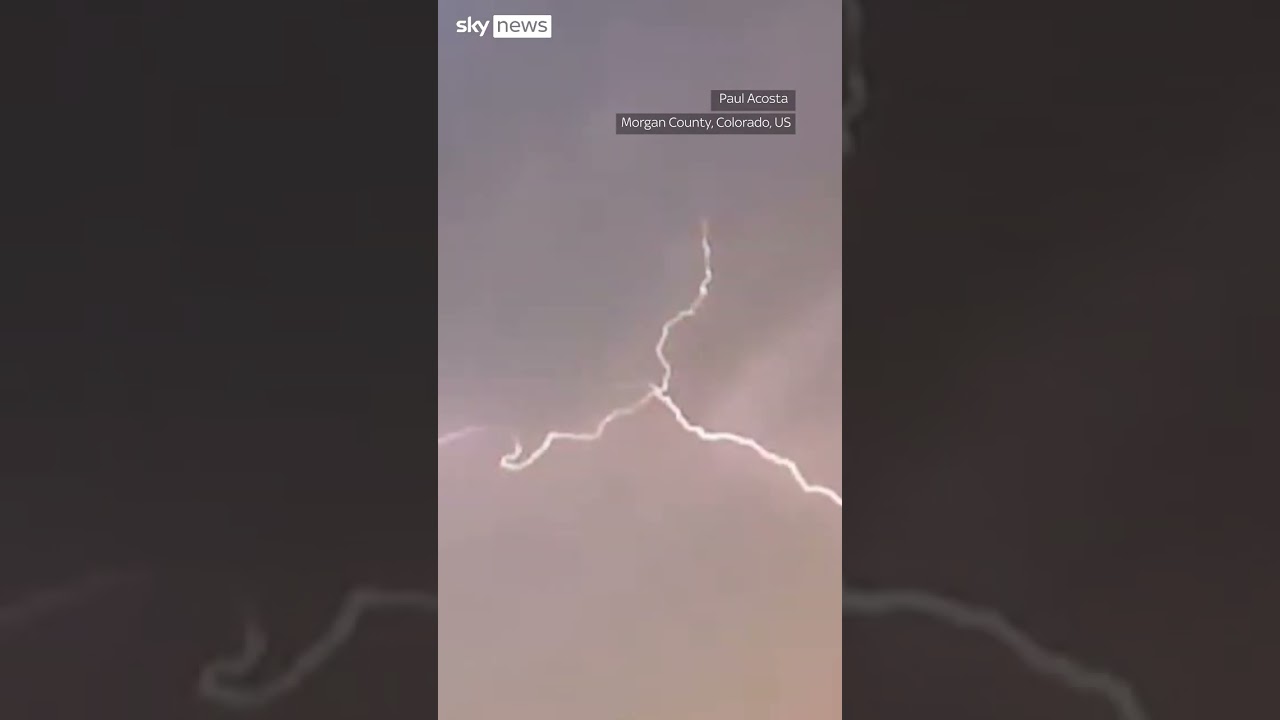 Vivid lightning strikes across American states - World News