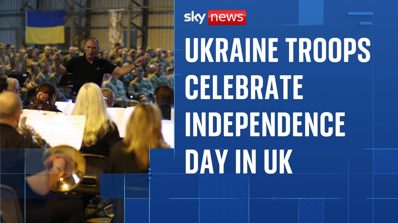 Ukrainian trainees celebrate Independence Day at British Army camp ...