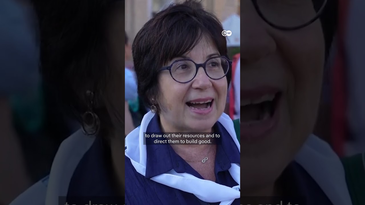 'God's influencer:' Pope Leo XIV canonizes first millennial saint | DW ...