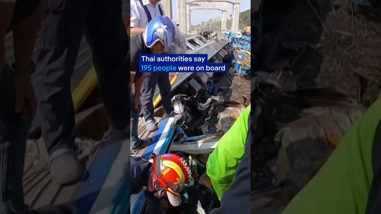 Construction crane collapses onto train in Thailand | DW News - World News